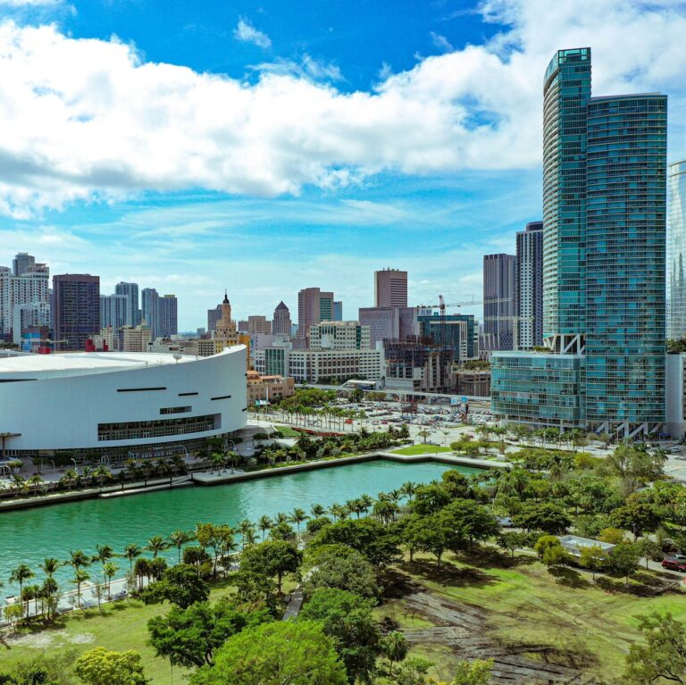 12 Best Downtowns in Florida - Lively Places to Shop & Eat