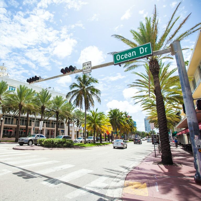 8 Best Walkable Beach Towns in Florida in 2026 - Enjoy Without a Car
