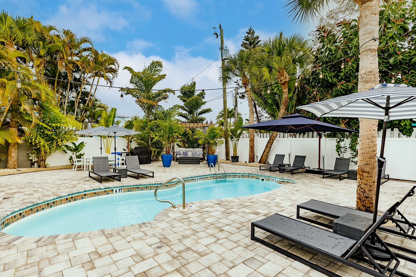 The 8 Best Siesta Key Resorts on the Beach - Top Beachfront Resorts