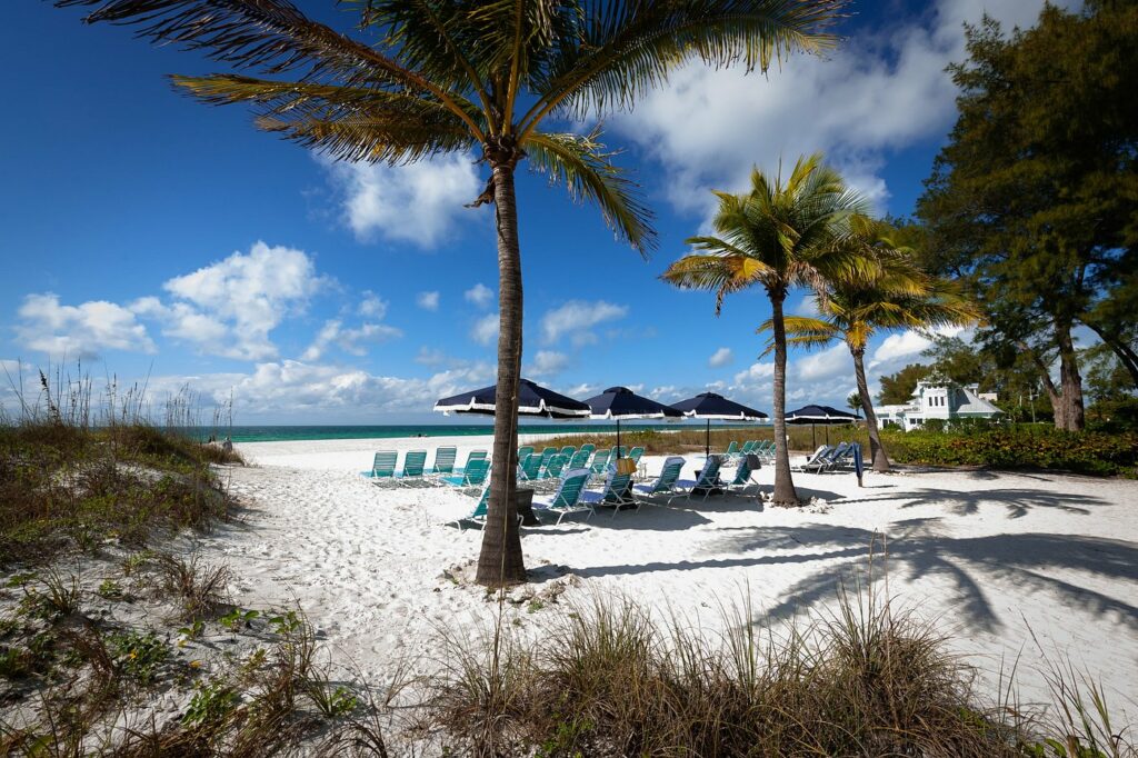 The 6 Best Anna Maria Island Resorts on Beach | Right on the Sand