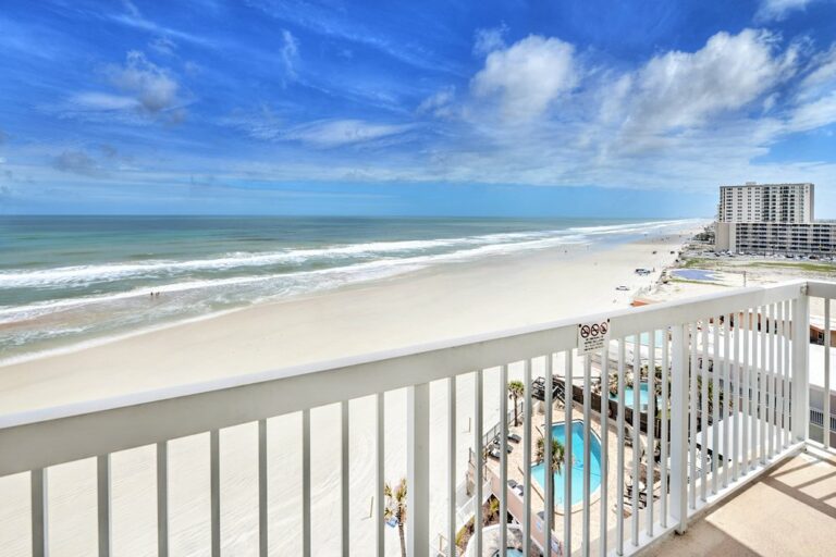 8 Best Daytona Beach Resorts on the Beach | Right on the Sand