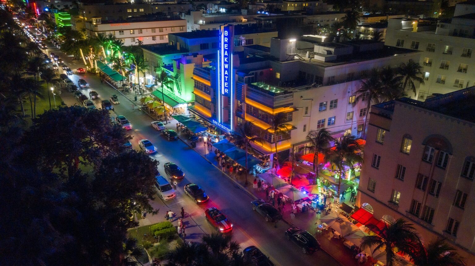The 8 Best Hotels on Collins Ave Miami | Steps from Nightlife & Beach