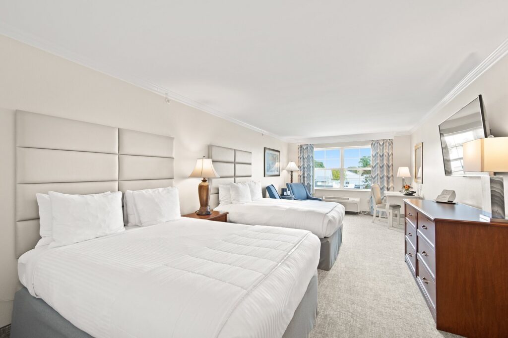 8 Best Resorts in Rehoboth Beach, Delaware | Right on the Sand
