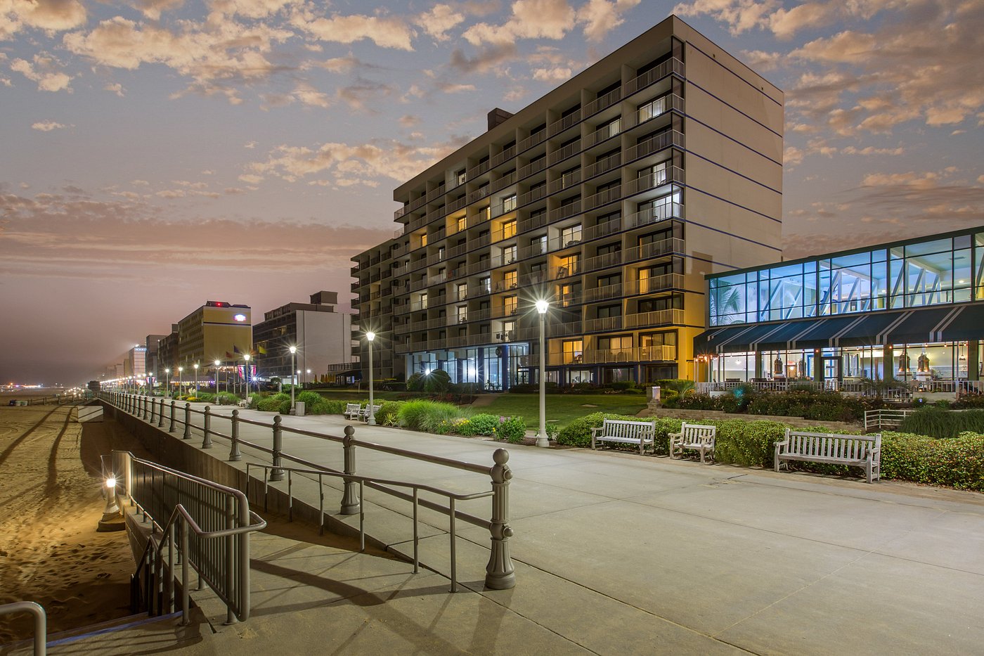 8 Best Beachfront Resorts in Virginia Beach | Right on the Sand