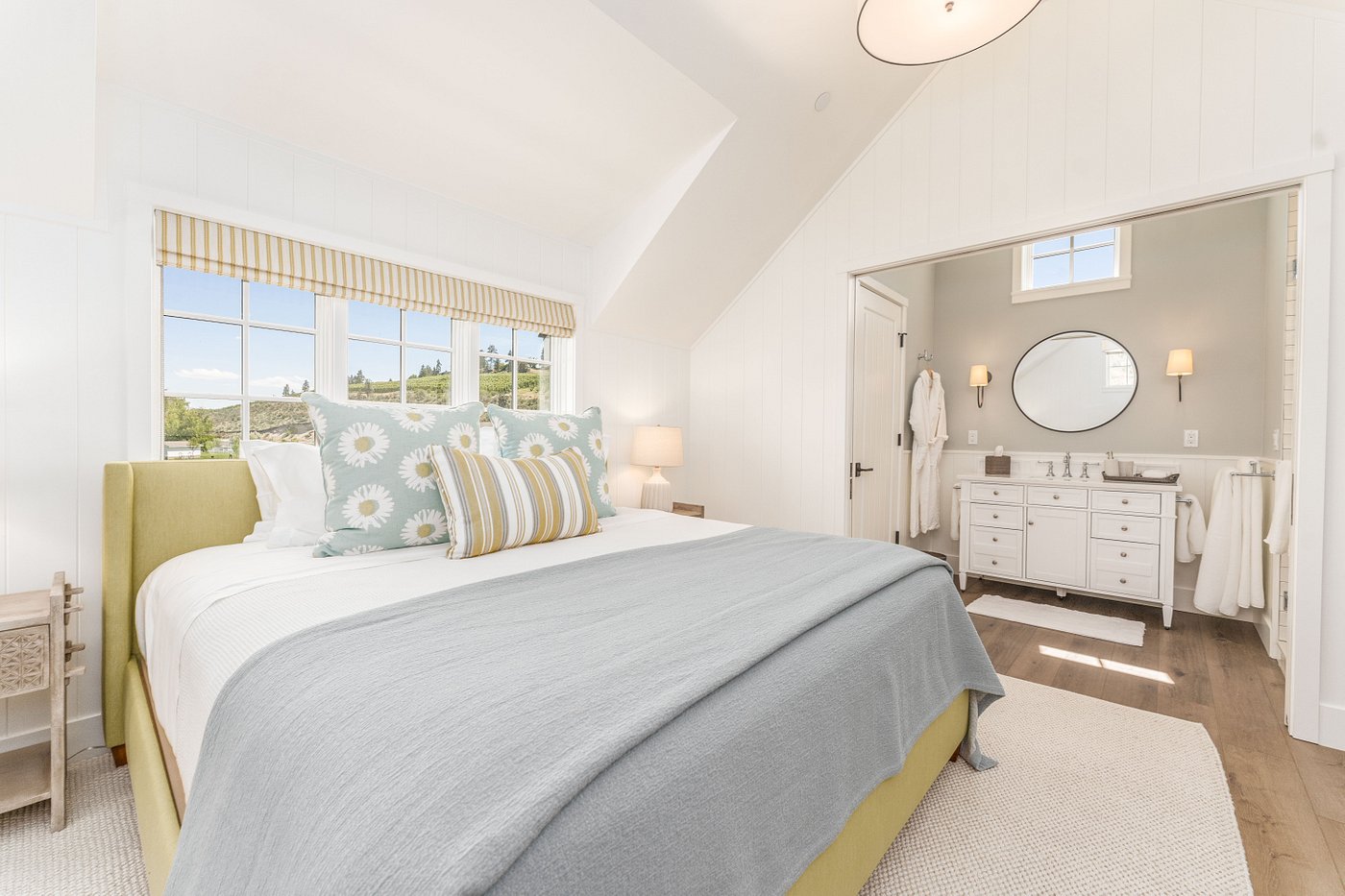 The 8 Best Resorts in Lake Chelan WA | Hand-Picked for 2025