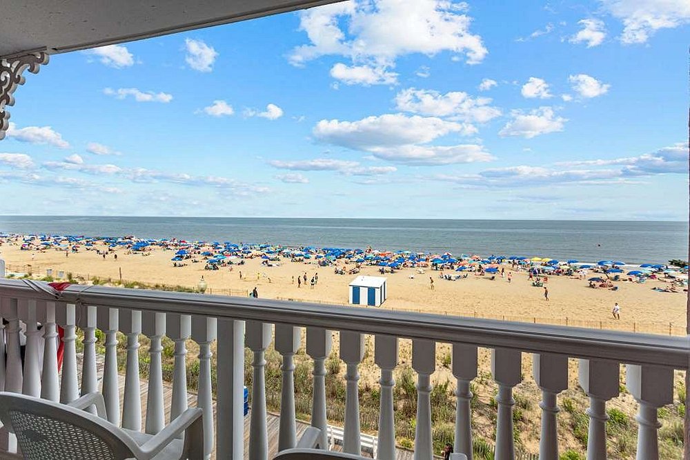 8 Best Resorts in Rehoboth Beach, Delaware | Right on the Sand