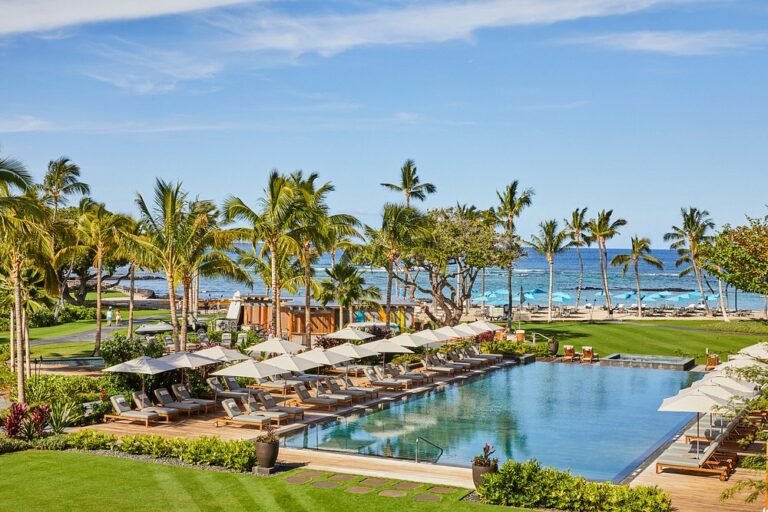 The 8 Best 5-Star Resorts in Hawaii | Hand-Picked for 2026