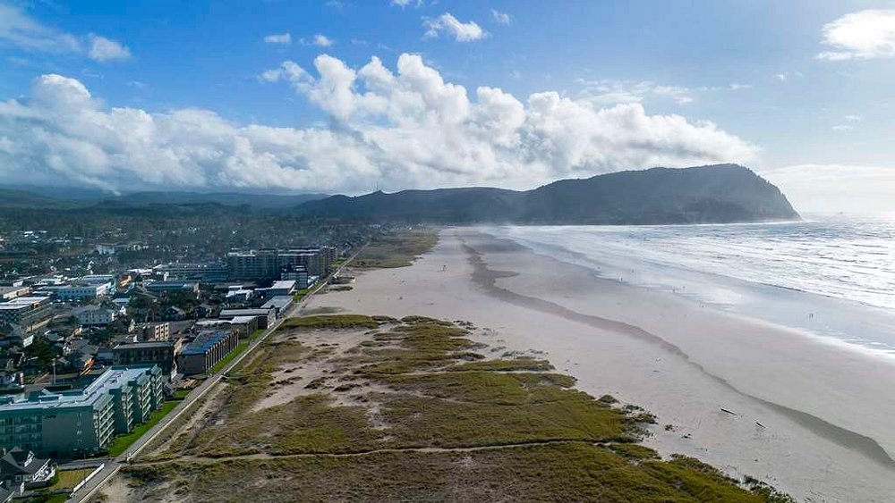The 8 Best Resorts in Seaside, Oregon | Right on the Sand in 2026