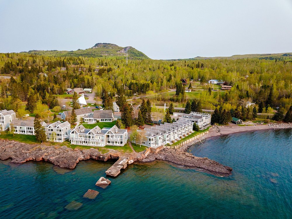 The 8 Best Resorts on Lake Superior | Hand-Picked for 2026
